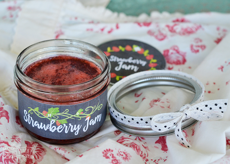 Easy Strawberry Jam with Printable Vinyl Labels #12MonthsofDIY - Cozy ...