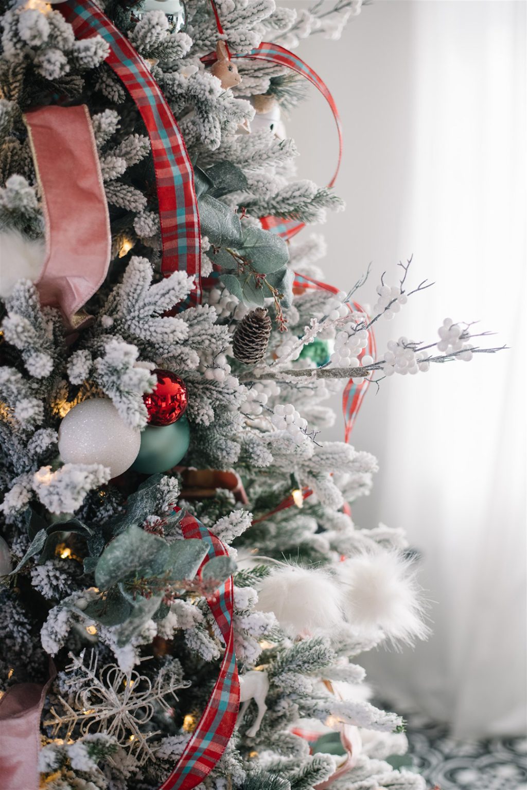 How to Decorate a Christmas Tree Step by Step - Cozy DIY Home