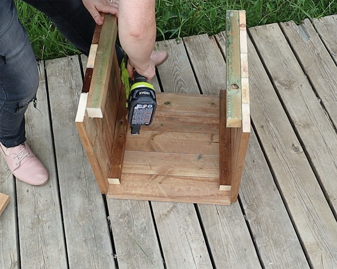 Build a DIY Planter Box with Only 2 Tools! (Free Plan) - Cozy DIY Home