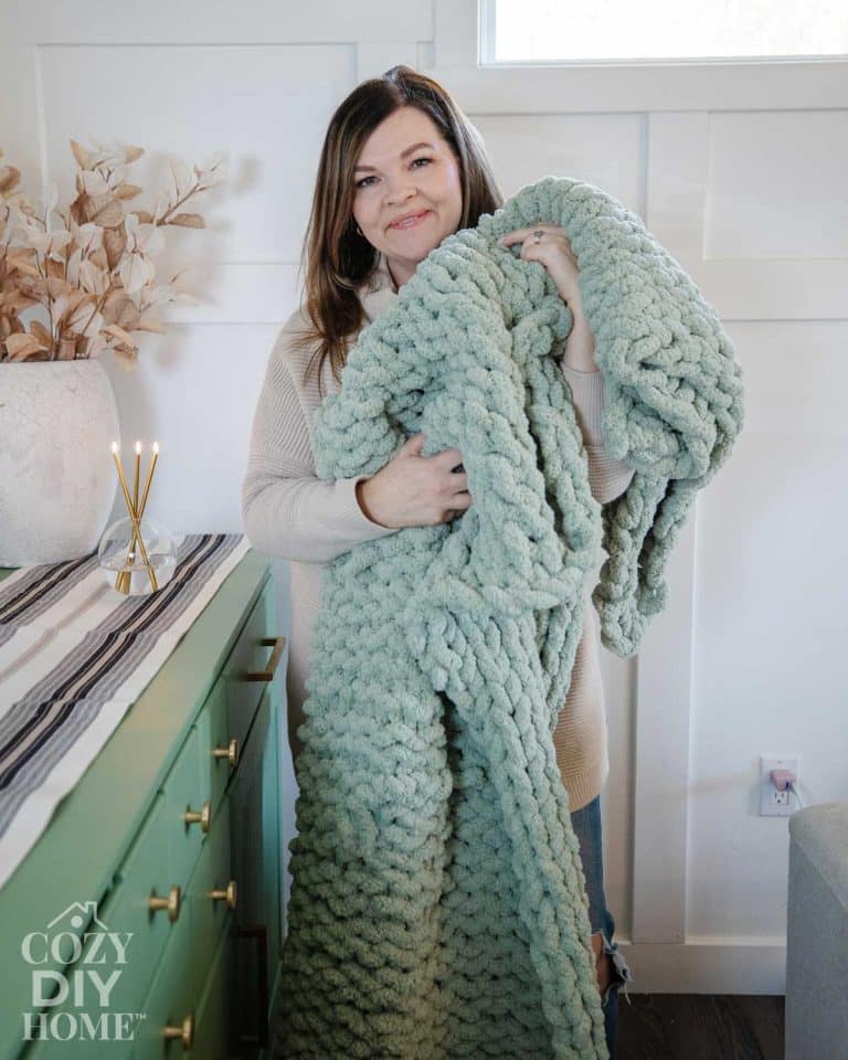 How to Knit a Chunky Blanket for Beginners: No Needles Required! - Cozy ...