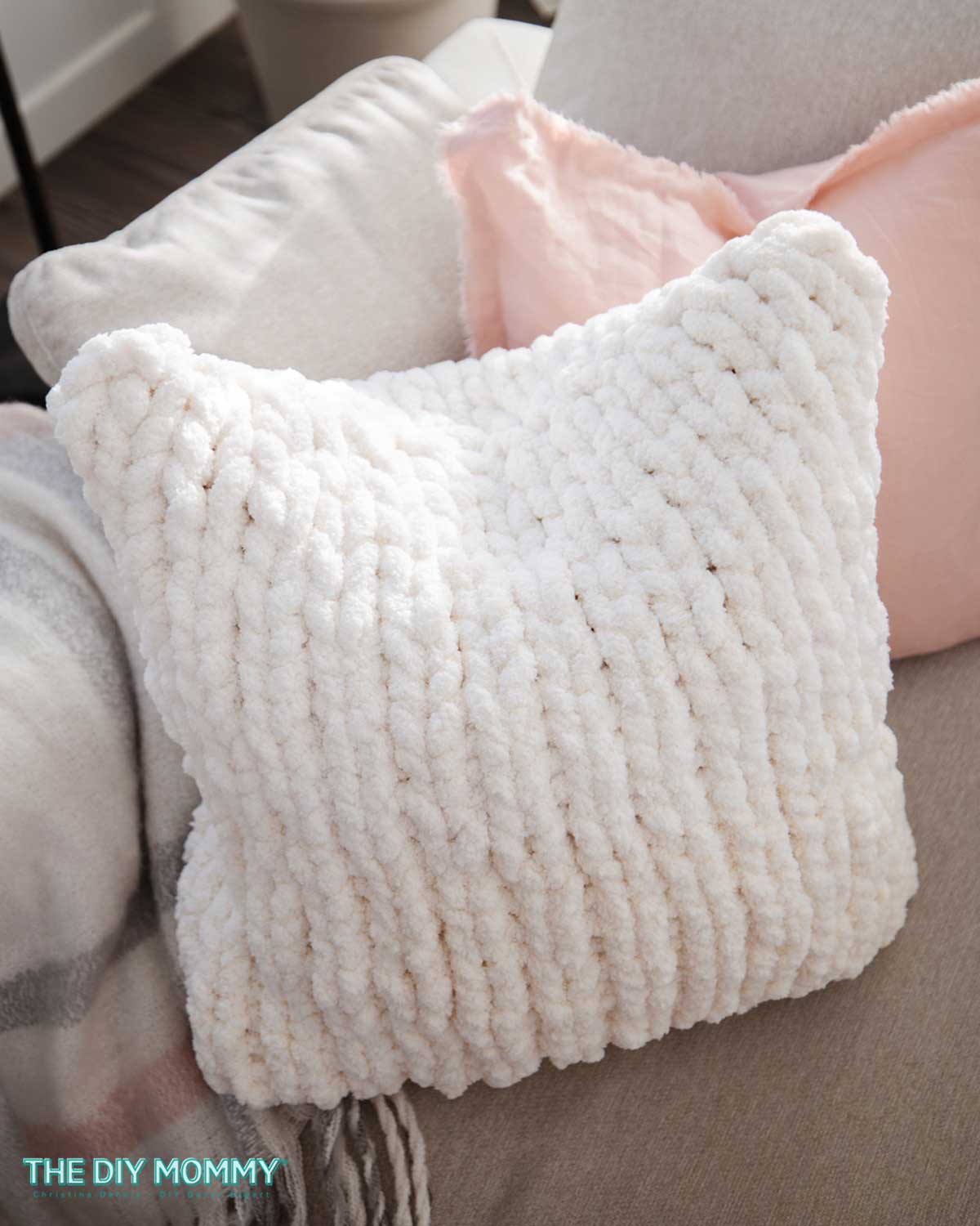 How to Knit a Chunky Pillow for Beginners: No Needles Required! - Cozy ...