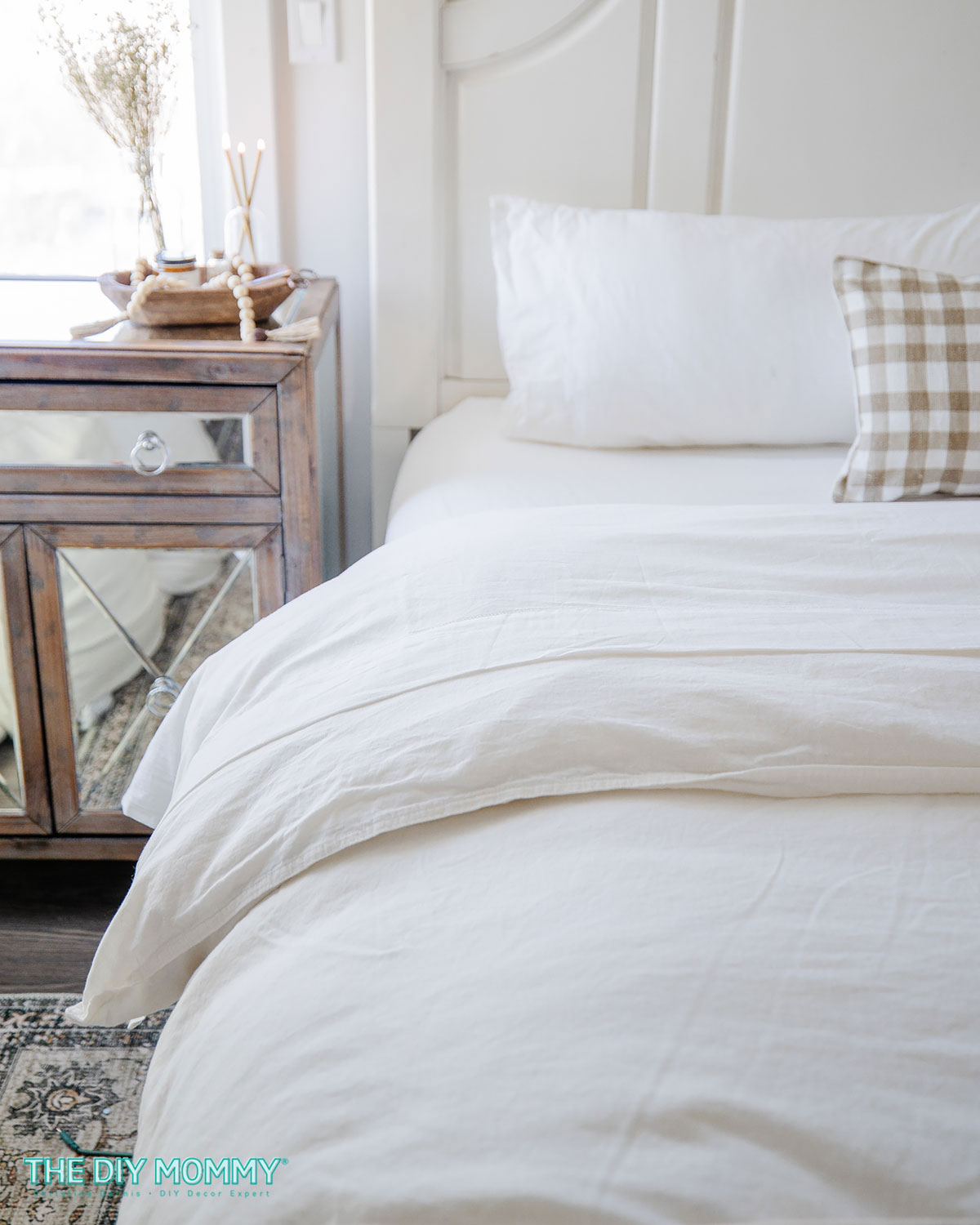 How to Make DIY Linen Spray for the Freshest Smelling Sheets - Cozy DIY ...